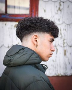 Mastering the Low Fade cut: 21 perfect ideas for men with curly hair ...