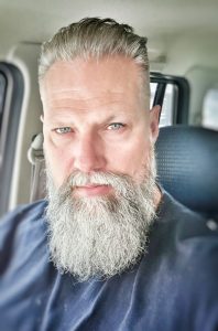 Silver Fox Style: A Guide to Men's Grey Hairstyles and Fashion