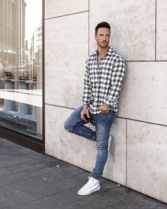Men Over 40: Mastering Casual and Smart Styles - Fashion Trends 2024
