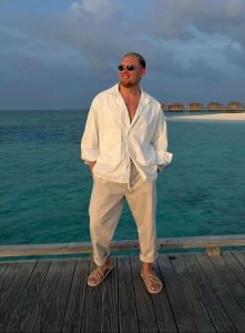 Essential Men's Summer Styles: From Casual to Street Chic