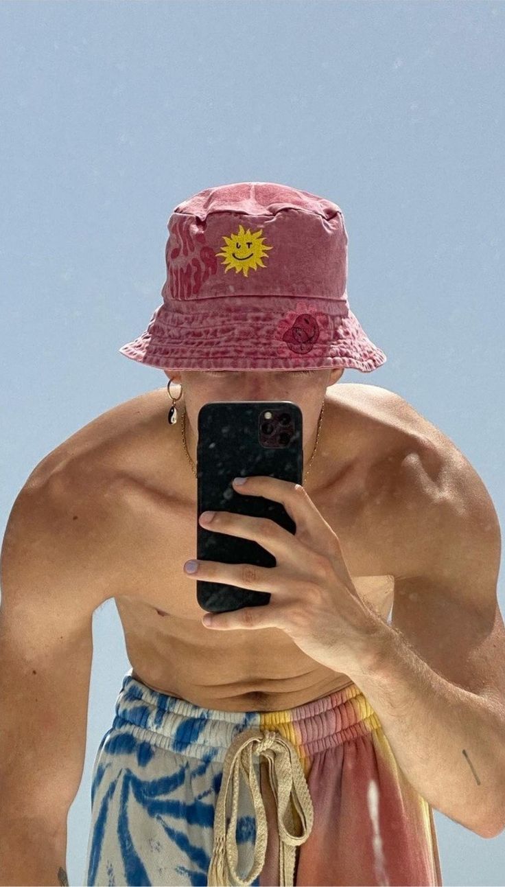 Explore Top Men's Bucket Hat Trends & Street Style Looks